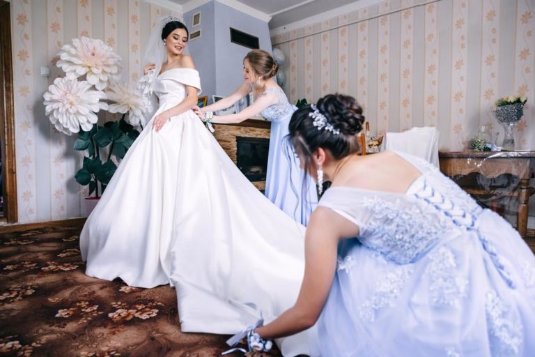 What Does a Wedding Planner Do, And Do I Need One?