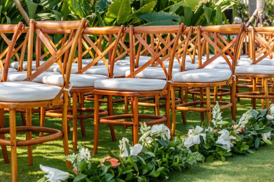Luxury Ways to Decorate Wedding Chairs